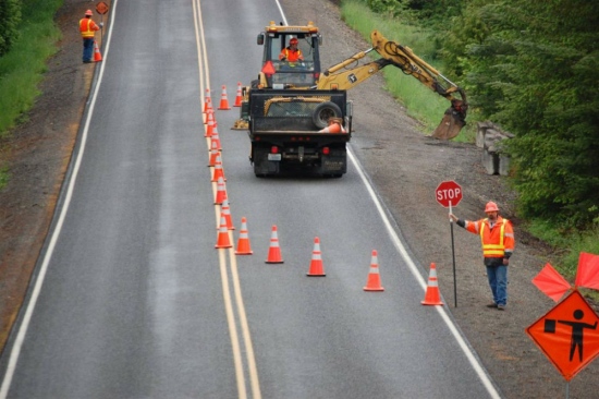 traffic-control-flagging | AmazingONLY.com traffic-control-flagging | AmazingONLY.com